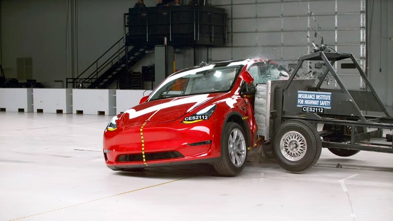 Tesla Model Y com melhor pontuação possível nos crash tests
