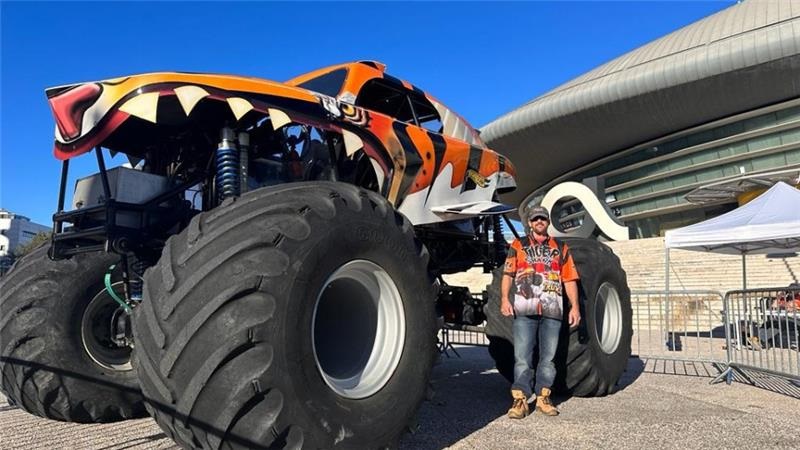 Hot Wheels Monster Trucks Live Glow Party chega a Lisboa em Março